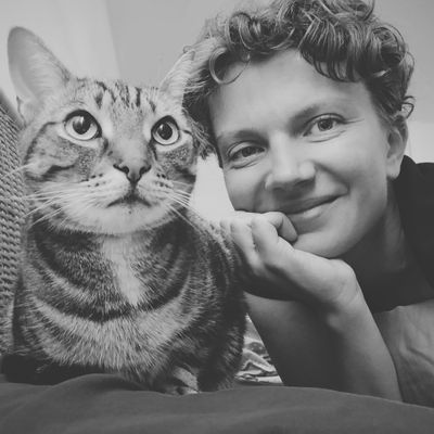 Стоковая фотография 1489336361: Портрет милой очаровательной ...