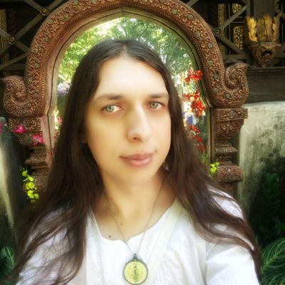 Cartera de fotos e imágenes de stock de Luna Oraculum | Shutterstock