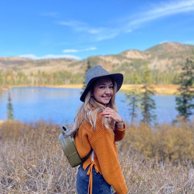 Cartera de fotos e imágenes de stock de Holly Trafelet | Shutterstock