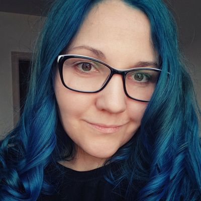 Rode mok met warme chocolademelk met Stockfoto 339813524 | Shutterstock