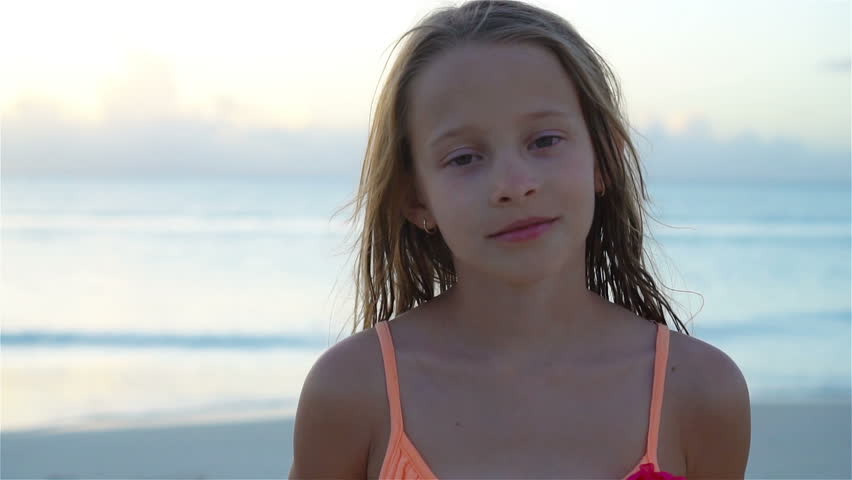 adorable active little girl beach during: วิดีโอสต็อก (ปลอดค่าลิขสิทธิ์ ...