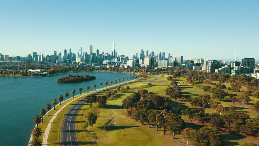 Lake of Albert Park & Melbourne City Skylines in Victoria, Australia ...