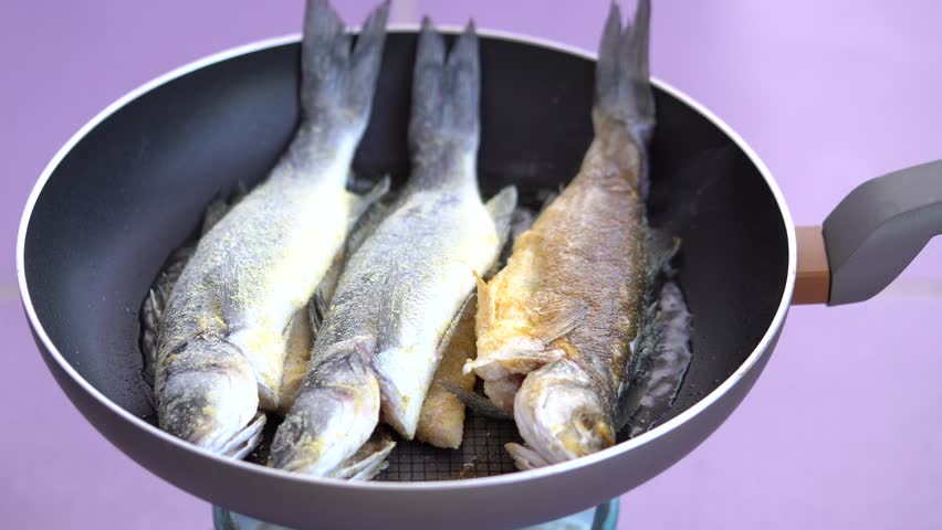 Fresh Fish is Being Fried 스톡 동영상 비디오(100% 로열티 프리) 1010725244 | Shutterstock