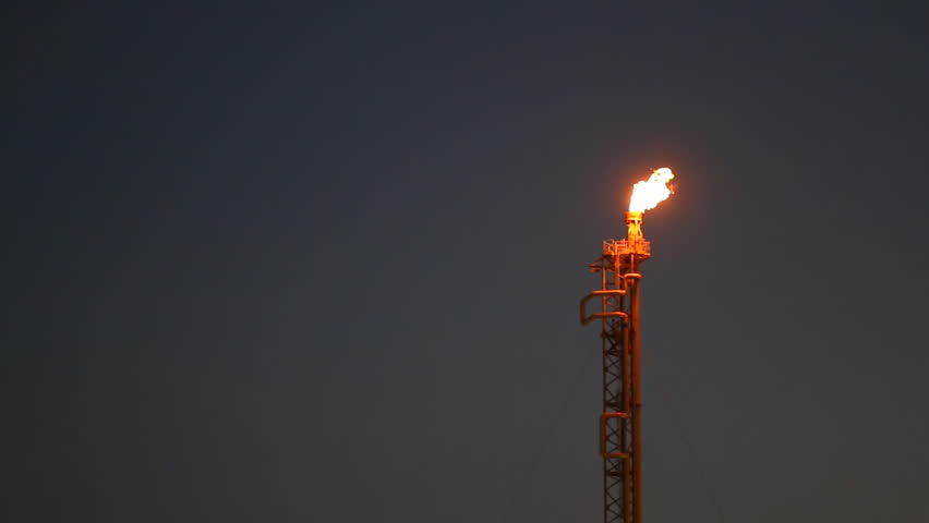 gas burning fire on top flare: วิดีโอสต็อก (ปลอดค่าลิขสิทธิ์ 100% ...