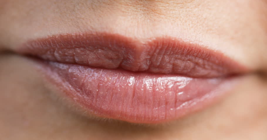 Close Up Lips Talking | Lipstutorial.org