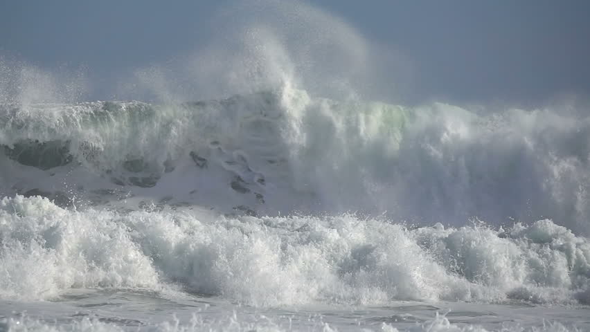 vague géante vue en gros plan : vidéo de stock (100 % libre de droit ...