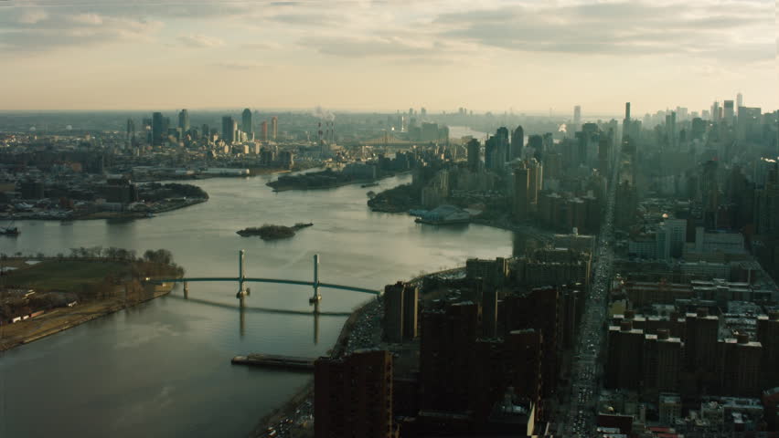 Aerial View of East River : vidéo de stock (100 % libre de droit ...