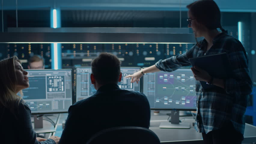 Male and Female it Engineer 库存影片视频（100% 免版税）1024519598 | Shutterstock