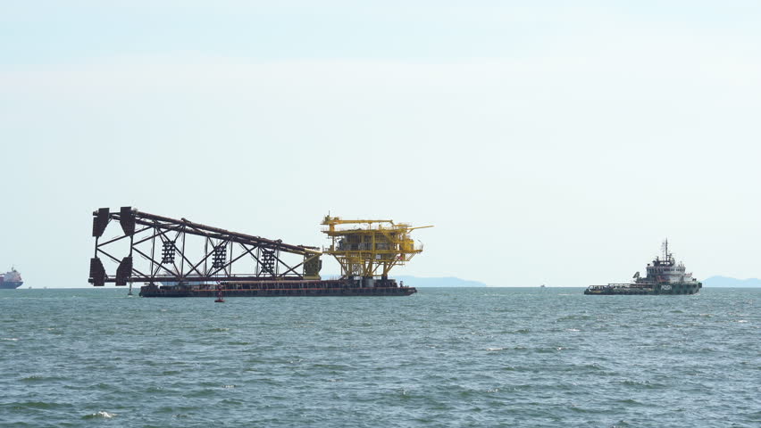 moving oil rigs relocate gas drilling Stock Footage Video (100% Royalty ...