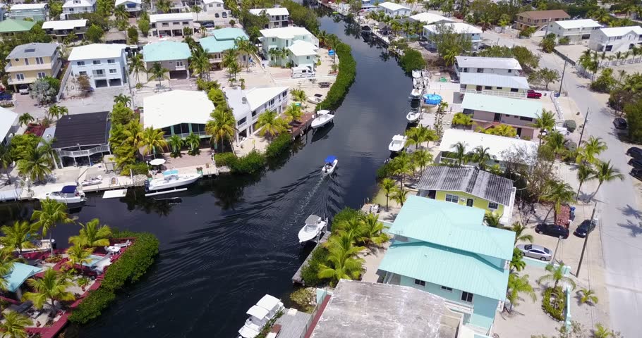House and boat in Canal in Florida image - Free stock photo - Public ...