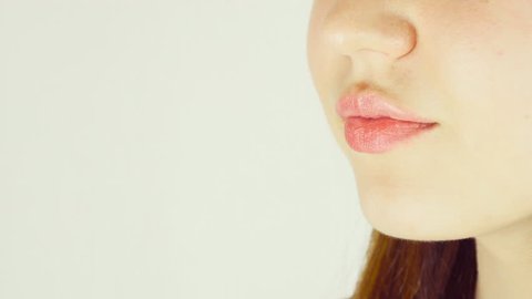 Puckered Lips Side View | Lipstutorial.org