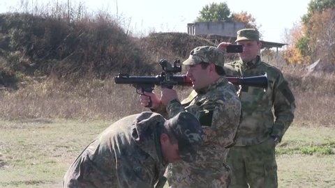 Soldier Reloading His Assault Rifle Chinese Stock Photo 1053033347 ...
