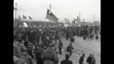 1940s Adolf Hitler Smiles Generals Wave Arkivvideomateriale (100 % ...