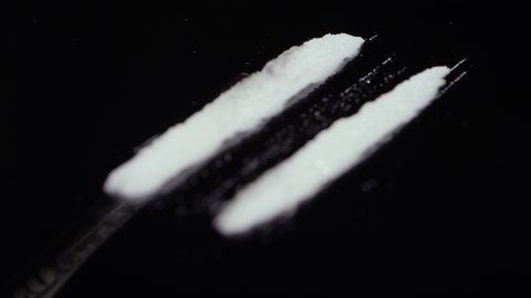 someone snorting line cocaine beside others: Stockvideos & Filmmaterial ...