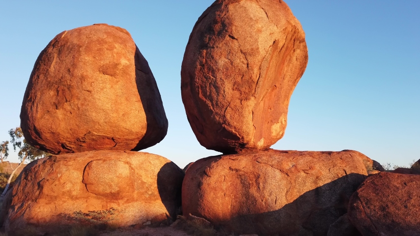Popular and Iconic Devils Marbles: Arkivvideomateriale (100 % ...