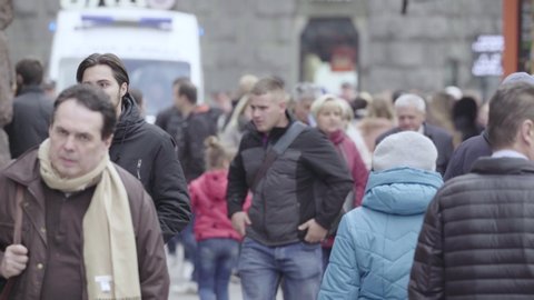 crowd pedestrian commuters crossing london bridge Stock Footage Video ...