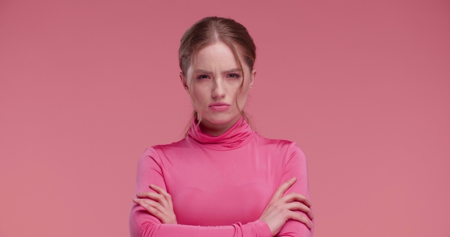 angry indignant girl posing on studio 库存影片视频（100% 免版税）1048260172 ...