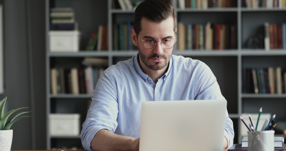 Revisar Documentos: Videos de stock; videoclips en 4K y HD | Shutterstock