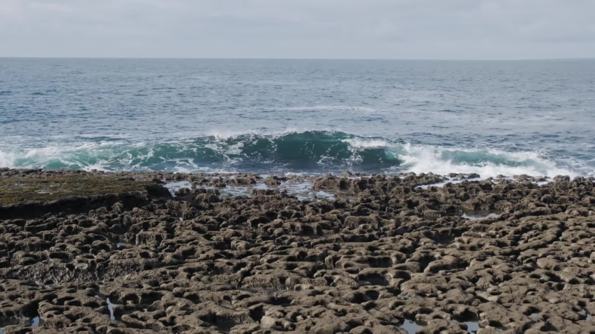 Large Waves crashing on rocks with shoreline landscape image - Free ...