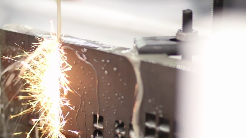 Wire Cut Process Using Electrical 스톡 동영상 비디오(100% 로열티 프리) 1053085001 ...