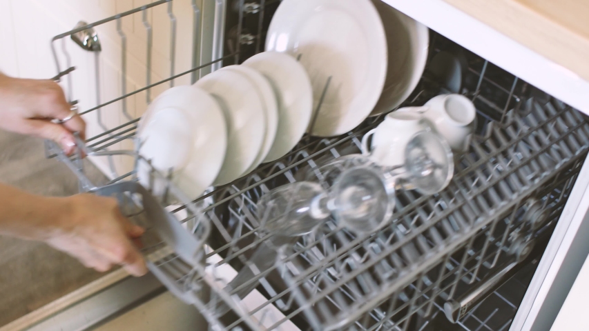 628 Full dishwasher Stock Video Footage - 4K and HD Video Clips ...