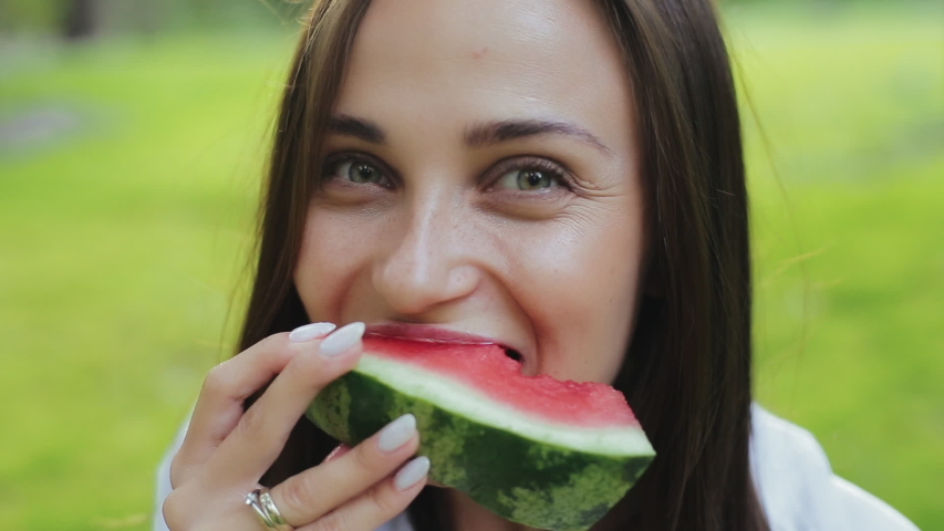 Sniffing Stock Video Footage - 4K and HD Video Clips | Shutterstock