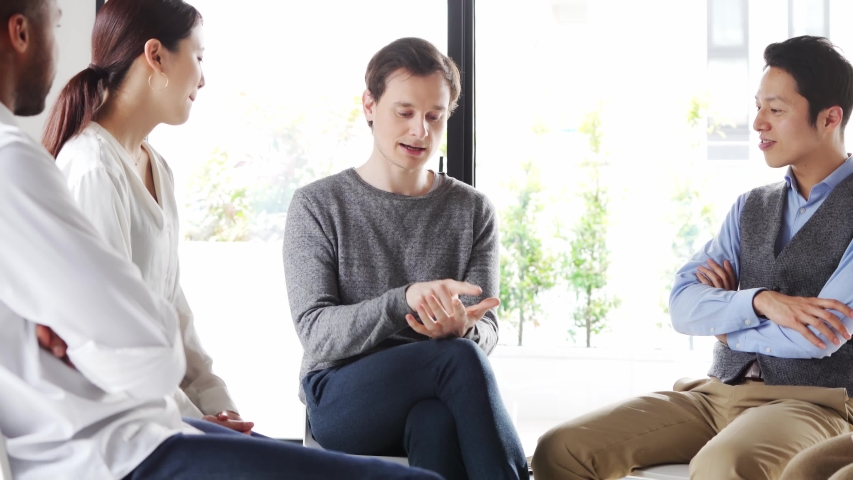 Bonhomme qui s'interroge : vidéos de stock – Clips vidéo 4K et HD ...