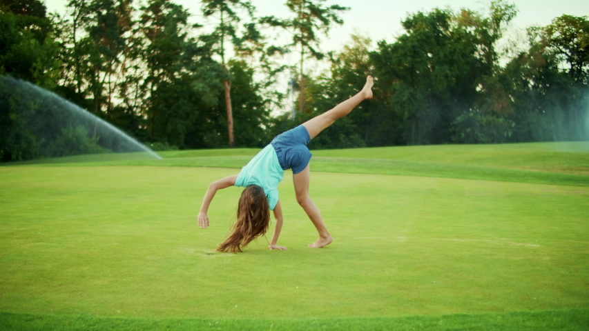 1,496 Cartwheel Videos