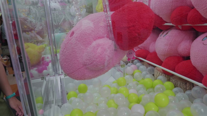 7 Claw Machine Mockup Videos