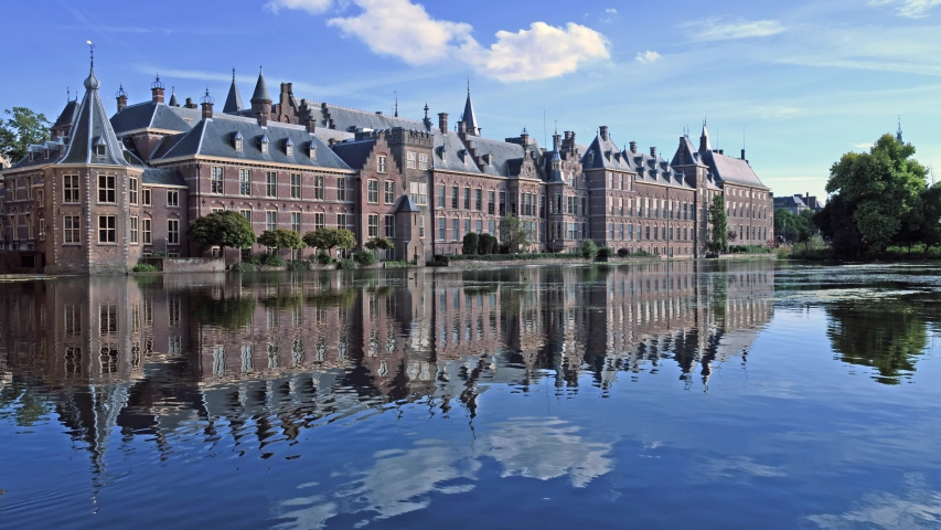 Hofvijver and the buildings of the Dutch parliament in the Hague ...
