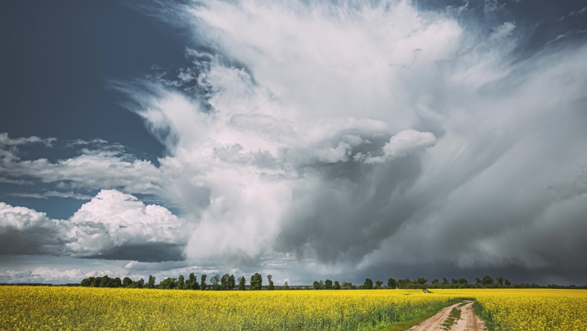 Dramatic Sky with Rain Clouds 庫存影片 (100% 免版稅) 1058839216 | Shutterstock