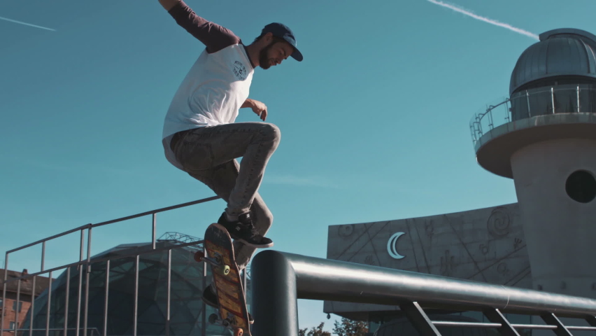 「Skateboarder Falling」の動画・映像素材 - 4K、HD動画クリップ | Shutterstock