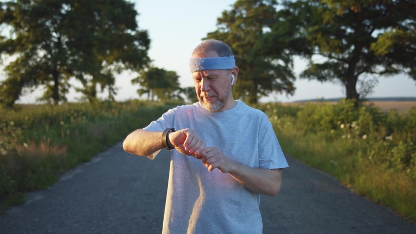 3d white man run Stock Video Footage - 4K and HD Video Clips | Shutterstock