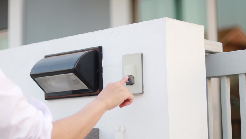 delivery worker rings doorbell customer's home Stock Footage Video (100 ...