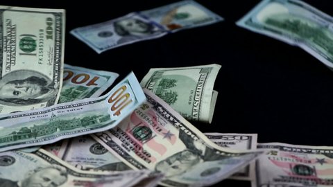 Billetes de 100 dólares volando en: video de stock (totalmente libre de ...