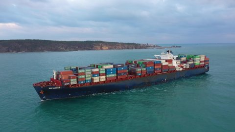 Big Size Container Ship Full Speed Stock Photo 2156211473 | Shutterstock