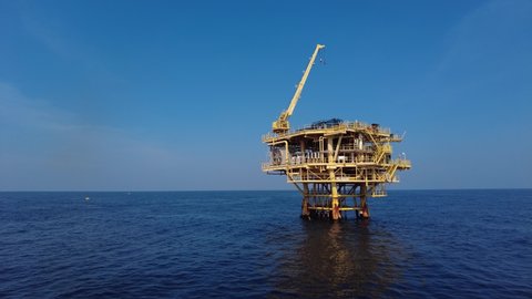 Small Offshore Production Platform Middle Ocean Stock Footage Video ...
