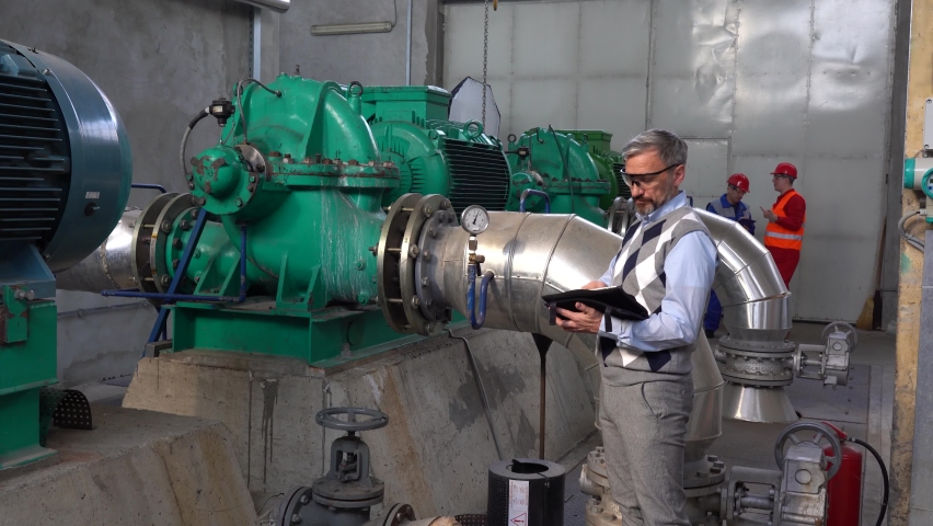 Maintenance Engineer Using Digital Tablet Stock Footage Video (100% ...