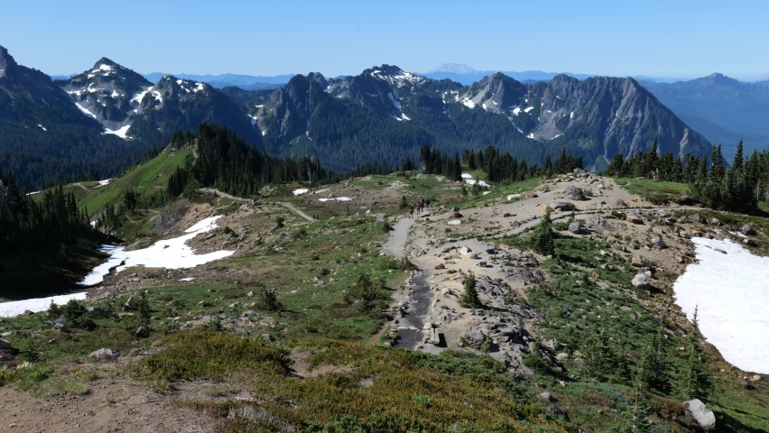 View of the peak at Mount Rainier National Park, Washington image ...