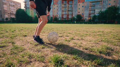 188 Soccer player side view Stock Video Footage - 4K and HD Video Clips ...