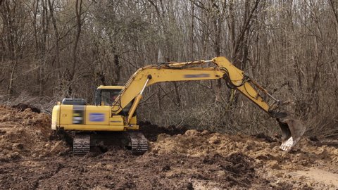 Crawler Excavator Dredge Bucket Lift Digging Stock Footage Video (100% ...
