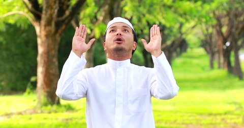 Religious Muslim Man Traditional Kandura Praying Stock Footage Video ...