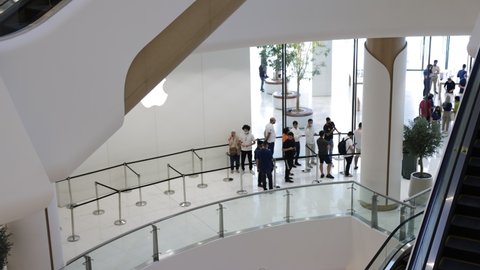 People Queued Line Outside Apple Store Stock Footage Video (100% ...
