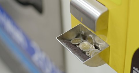 Converting Banknotes Coins Prepare Use Vending Arkivvideomateriale (100 ...