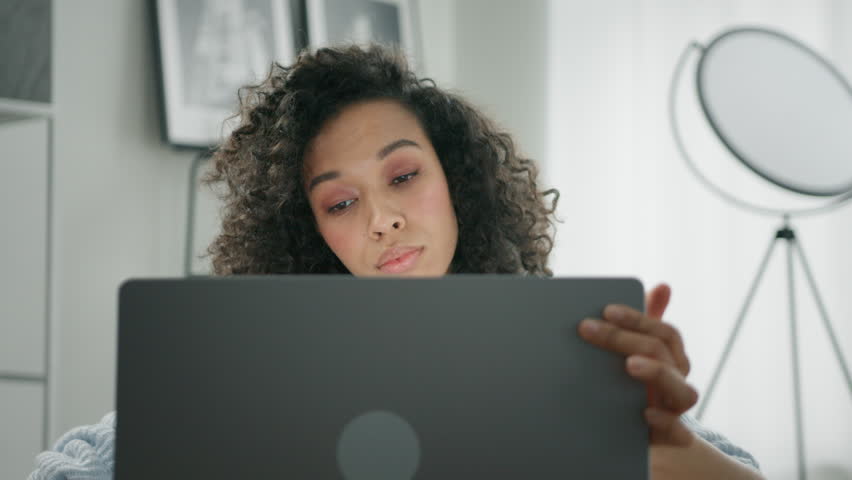 1,054,612 Laptop Stock Video Footage - 4K and HD Video Clips | Shutterstock