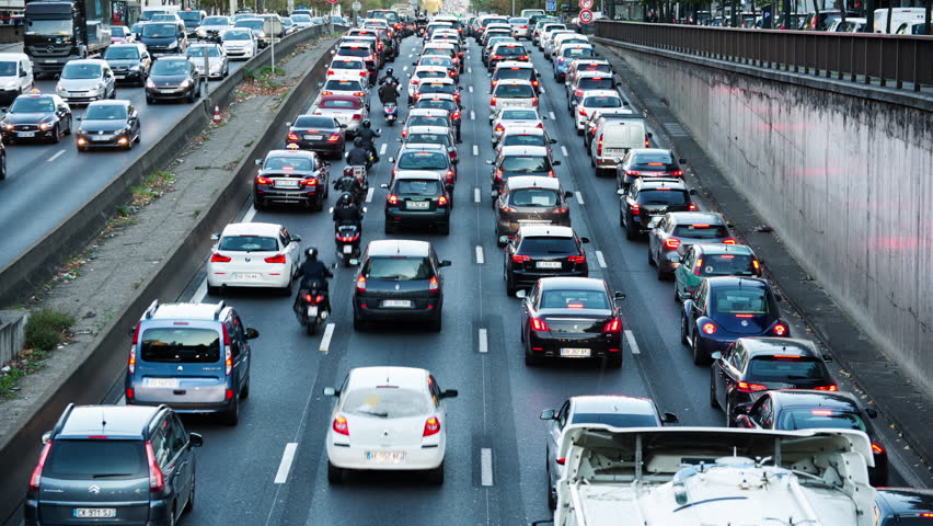 Time Lapse of Evening Traffic : vidéo de stock (100 % libre de droit ...