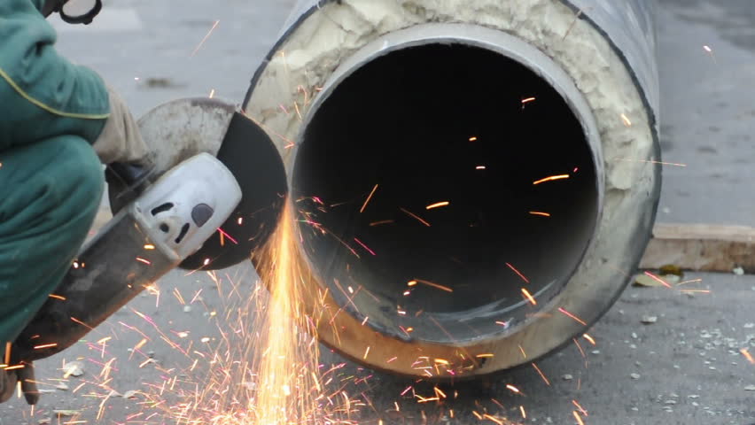 Worker Cutting Pipe with Grinder Stock-video (100 % royaltyfri) 1609813 ...