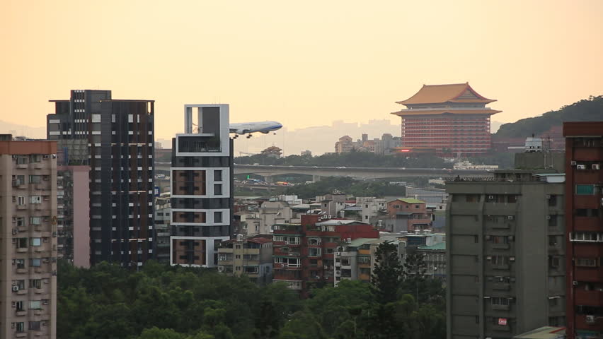 Plane flying fly Taipei in Taiwan image - Free stock photo - Public ...