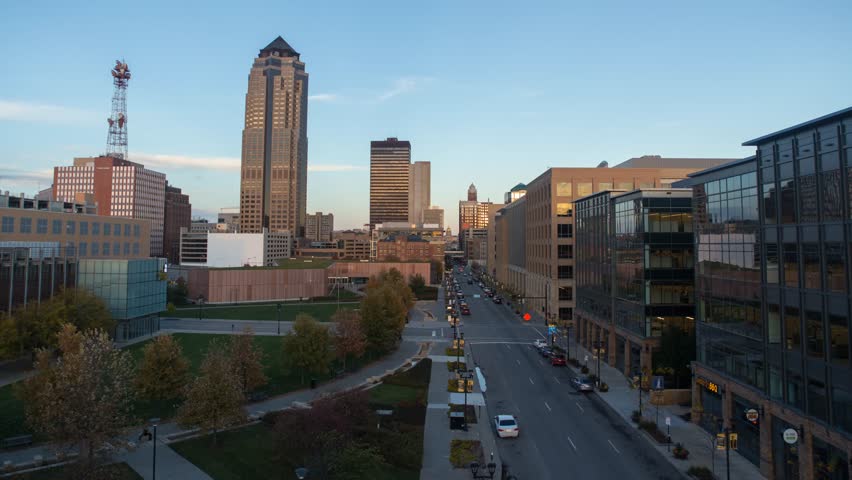 Downtown Des Moines at Night in Iowa image - Free stock photo - Public ...