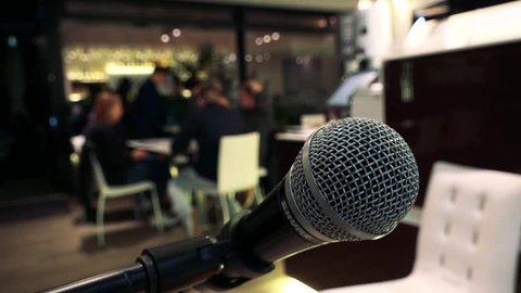 microphone dans radio studio : photo de stock (modifiable) 498395695